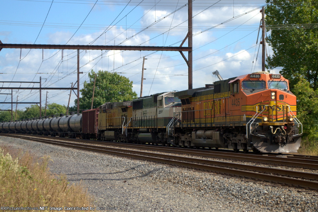 BNSF C44-9W 4435 leads K040-24